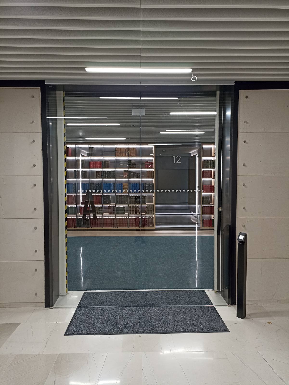 OTE Headquarters - Glass-Inox